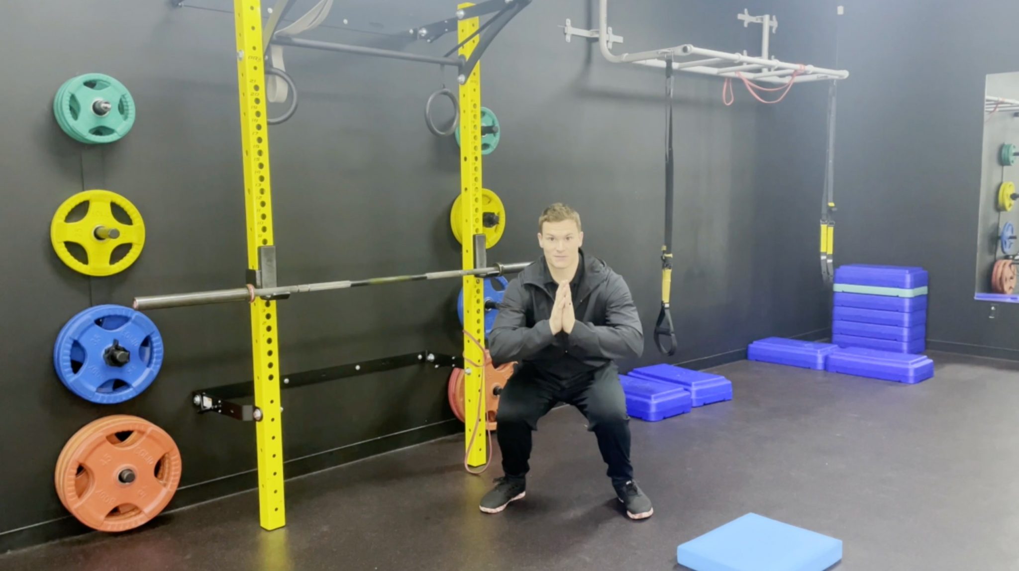 How To Correct Valgus Knee Collapse - EarthFitTraining.com